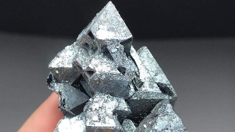 Is Hematite Magnetic: What You Need to Know